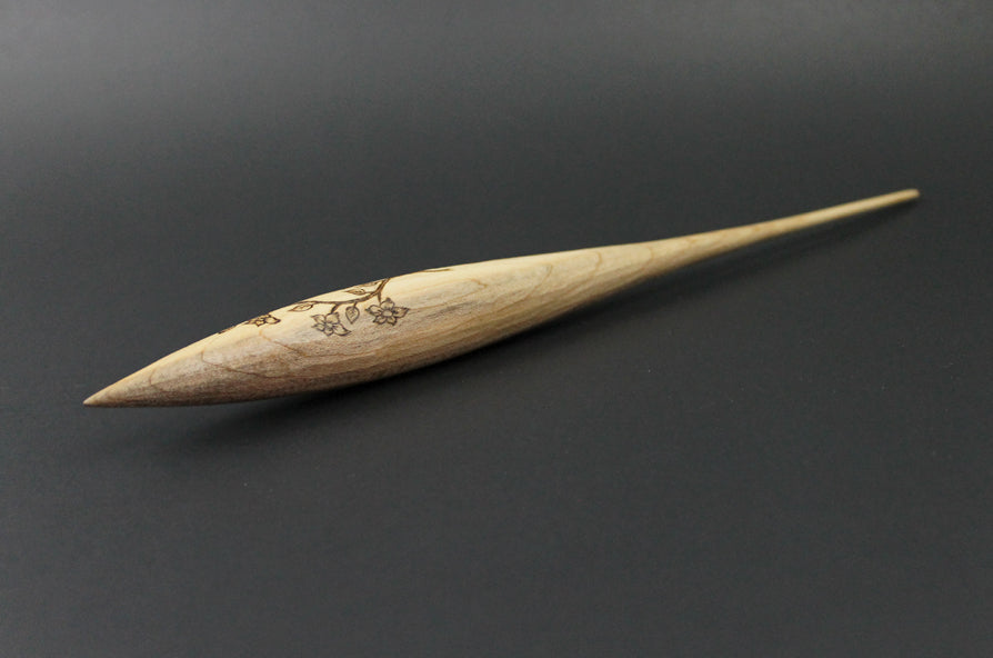 Phang spindle in maple – Woodland Handcrafts